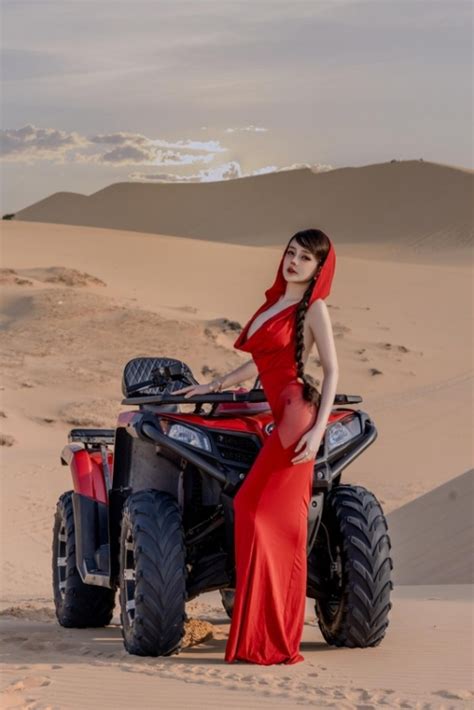 Ng N B C V O Ng Ua Khoe Bikini Ch O H C C Ch Y