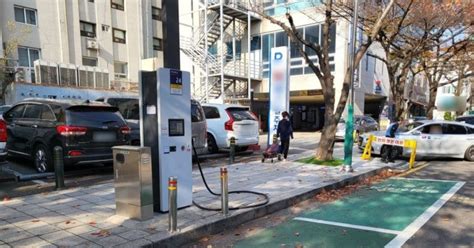 전기차 충전시설 숨은그림찾기” 과태료 폭탄에 하이브리드 차주들 ‘울상