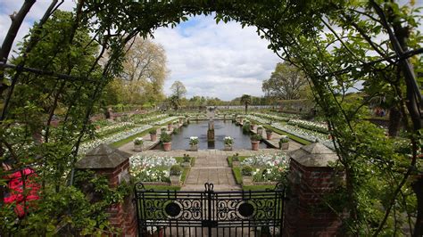 Download Kensington Palace Garden Arch Entrance Wallpaper