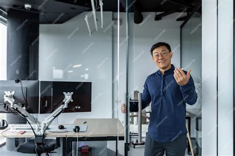 Premium Photo A Successful Engineer Programmer Boss Invites To His