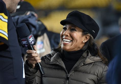 Meet Lisa Salters The Veteran Espn Sideline Reporter For The Nfl