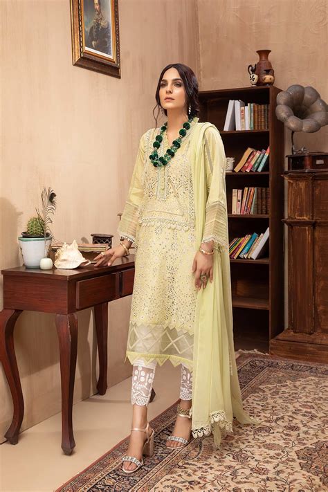 Mehrunisa Iqbals Feet