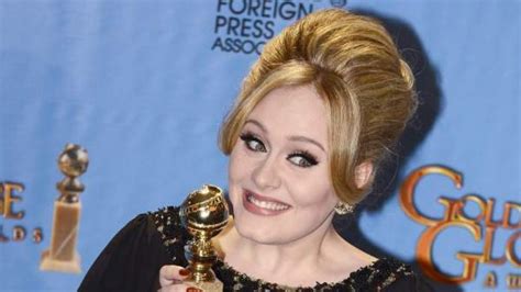 Adele Aparece En Público Por Primera Vez Tras Dar A Luz Para Recoger Su