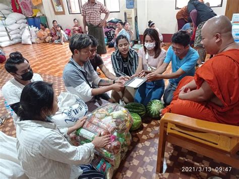 ပြည်သူတွေအတွက်လိုအပ်တဲ့နေရာလေးတွေမှာ လိုက်လံလှူဒါန်းရင်း ၇ရက်သားသမီးတွေနဲ့အတူ ကုသိုလ်ယူခဲ့တဲ့