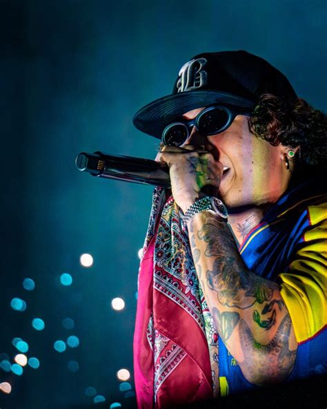 Beéle Makes History First Colombian To Win Eight Movistar Arena Awards