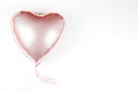 흰색 배경에 분홍색 심장 풍선 최소한의 사랑 개념 발렌타인 데이 배경 복사 공간 0명에 대한 스톡 사진 및 기타 이미지 0명 2월 개념 Istock
