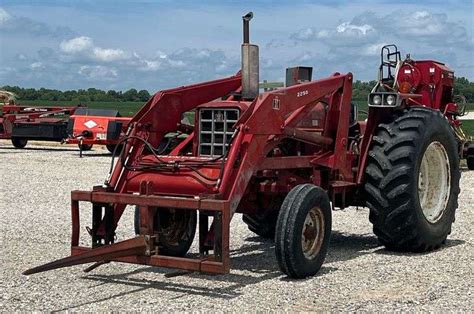 1976 Ih 674 Tractor With Ih 2250 Loader Beckort Auctions Llc