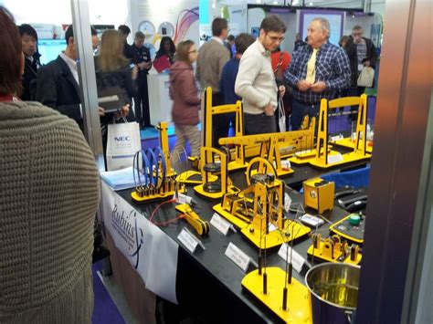 ש רובינשטיין ציוד מדעי בעמ