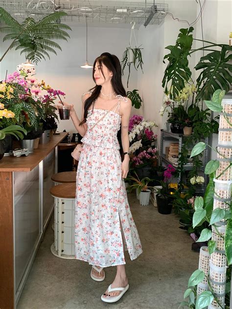 폴시띠아 투피스 세트 뷔에스트 셔링 프릴 민소매 허리밴딩 플라워 숏기장 크롭 블라우스 허리밴딩 플라워 옆트임 A라인 플레어 미디 롱스커트 여름 러블리 청순 몽환 해외여행