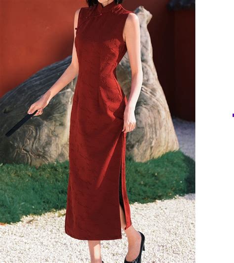 Red Sleeveless Midi Cheongsam