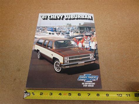 Vintage 1981 Chevrolet Suburban Truck Sales Brochure 12 Page Original