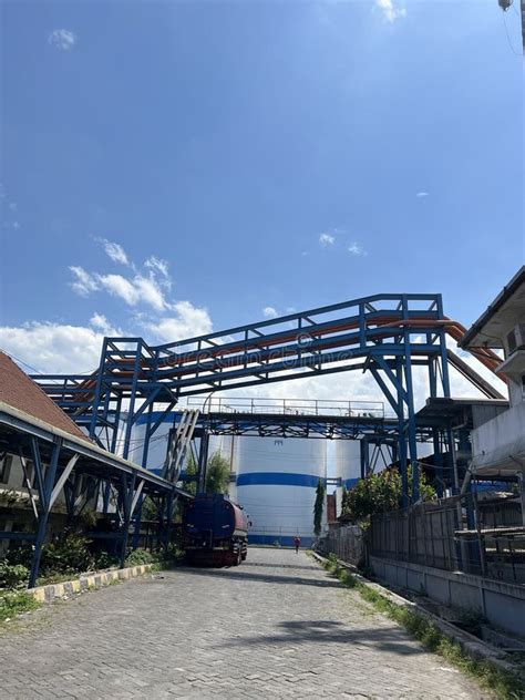 Terminal Pipeline Operator Oil And Gas Stock Image Image Of Traps