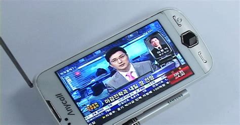 저 핸드폰 뭐야…놀림받던 똥폰 여의도서 빛 발했다