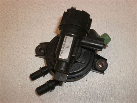 1999 2002 Lincoln Navigator Smog Evap Valve Fuel Vapor Sensor Canister