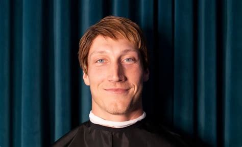 Trevor Lawrences New Haircut Revealed To Be A Wig Teammates React Yahoo Sports