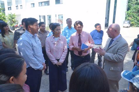 ឯកឧត្តម សាយ សំអាល់ និងឯកអគ្គរដ្ឋទូតបារាំង អញ្ជើញដាំដើមកូនឈើ ក្នុងបរិវេណស្ថានទូត