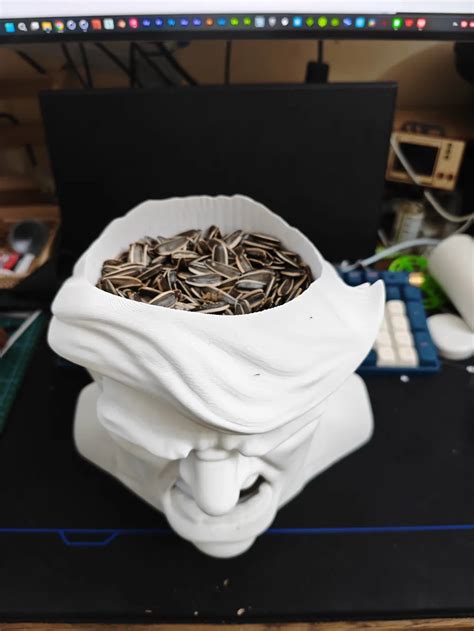 Trump Desk Snack Box Trash Can By 天生玩家国际服 Makerworld Download Free 3d Models