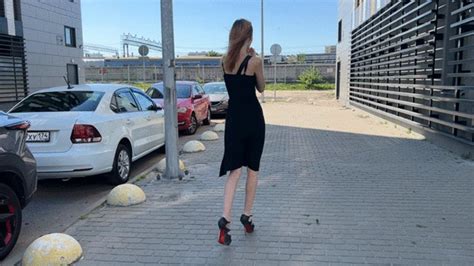 The Girl In High Heeled Shoes Twisted Her Leg Badly And Now Cant Walk Properly