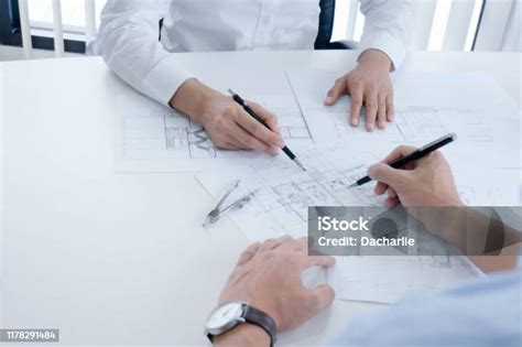 나침반과 청사진 팀워크 개념에 인테리어 디자이너 기업 성과 계획 디자인 동료 건축에 대한 스톡 사진 및 기타 이미지 건축