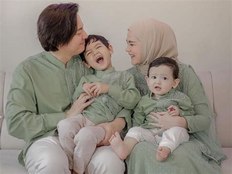 12 Ide Pose Foto Keluarga Saat Lebaran Agar Lebih Aesthetic