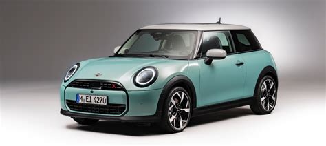 Mini Cooper S Vs Mini Cooper Se Comparison Of Price Mileage Specs And Colours