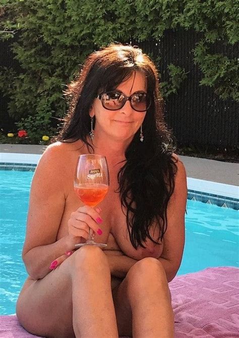 Busty Braless Milf Hotintights Busty Braless Milf Hotintights