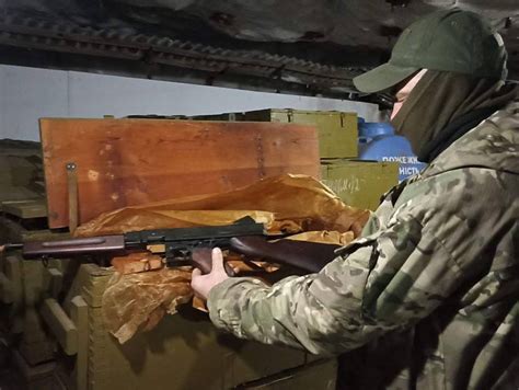 Visa On Twitter 날이면 날마다 안 돌아오는 우크라이나 소식 바그너 그룹 소속 사원이 우크라이나의 한 농가에서 대조국전쟁 당시 미국이 증여한 톰슨을