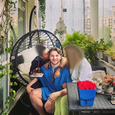 دارا حیایی شب تولد مادرش را با این کیک و این تیپ خفن جشن گرفت