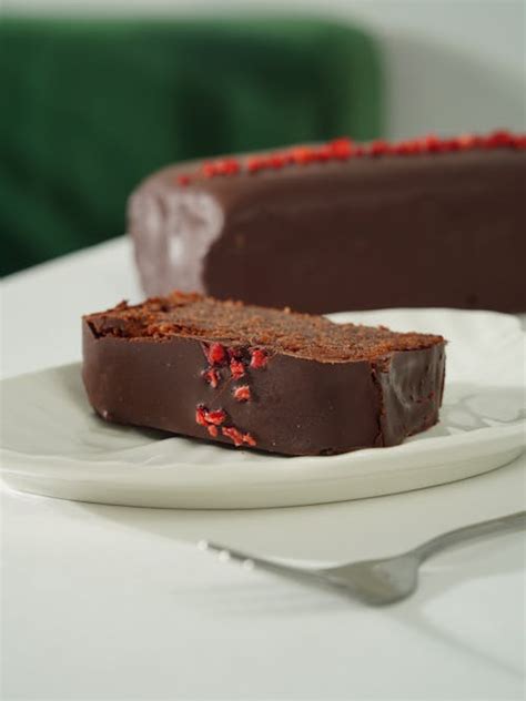 접시에 담긴 맛있는 과일과 초콜릿 타르트 · 무료 스톡 사진