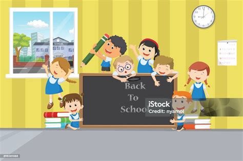 Clasroom에 칠판과 행복 학교 아동의 그룹 학교 개념으로 돌아가기 고등학교 이하에 대한 스톡 벡터 아트 및 기타 이미지 고등학교 이하 공부 교사 교육 관련 직업