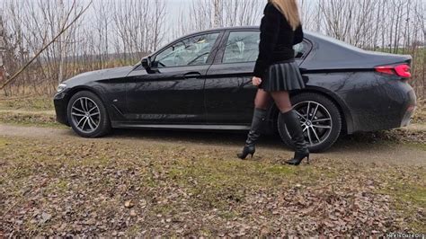 Conducir Un Bmw Serie 5 Con Botas De Cuero Guess Heels Daze Org