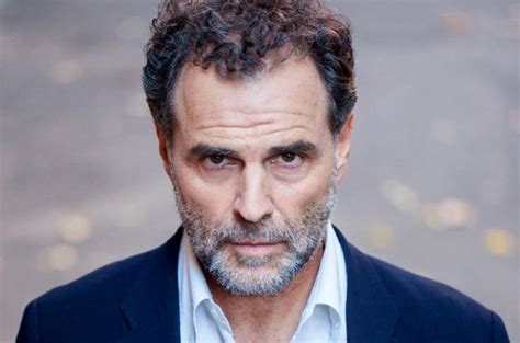 Teatro Per Mitika Oggi A Lecce Pino Quartullo Porta In Scena Loreste Allex Convento Dei Teatini