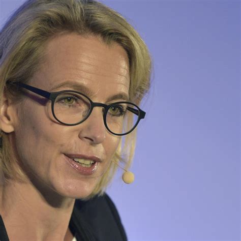 Brigitte Sterns Instagram Twitter And Facebook On Idcrawl