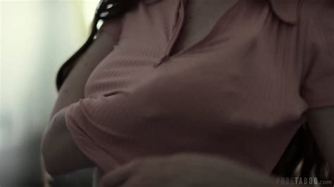 Hazel Moore Cambia Lingerie Per Dad