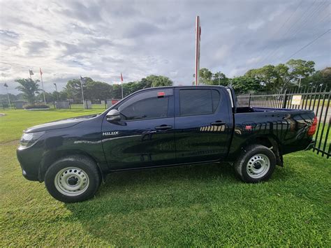 Toyota Landcruiser 10 Seater The MAJESTIC Group