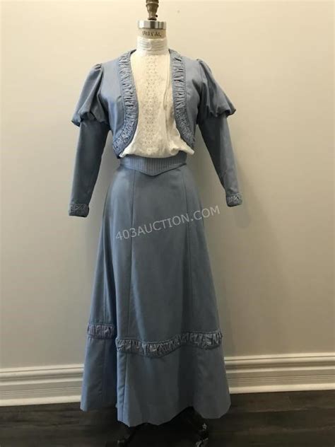 Pin By Meghan Cloutier On Anne Anne With An E Dress Dress Historical Dresses