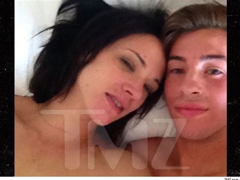 Las Fotos En La Cama Que Prueban El Encuentro Sexual De Asia Argento