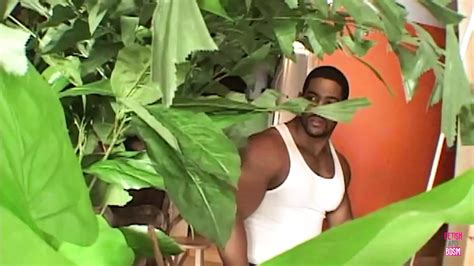 Piękna Brunetka Z Dużym Tyłkiem Jest W Niesamowitym Międzyrasowym