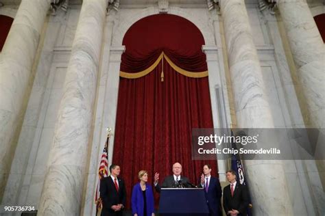 18066 Elizabeth Warren Photos And High Res Pictures Getty Images