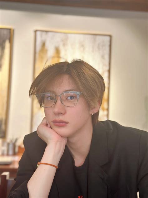 [잡담] 앤톤 오늘은 베스트셀러 작가미 떠먹여줌 인스티즈 Instiz 연예 카테고리