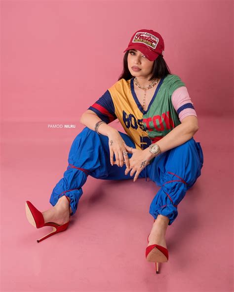 Shehani Kahandawalas Feet