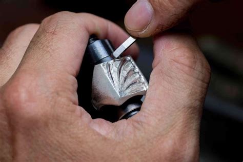 Standard Engraving Vs Hand Engraving At Antonio Baker Blog