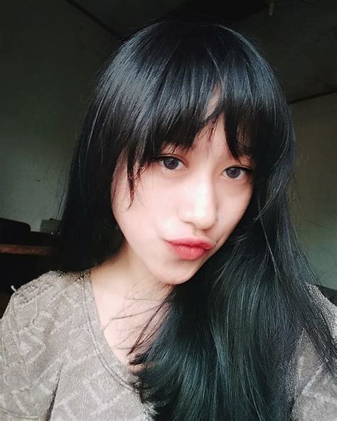 Cewek Igo Selfie Model Duck Face Dengan Bibir Monyong Selalu Cantik