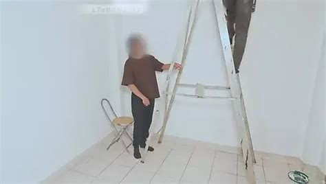 我向画家展示我的裸体他给了我很好的评价 xHamster