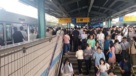 서울 지하철 1호선 신길역 전동차 스파크승객 모두 하차 연합뉴스tv Yonhapnewstv Youtube