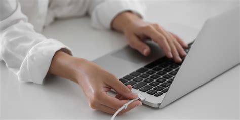 Cara Menjaga Kesehatan Baterai Laptop Agar Awet Dan Nggak Cepat Rusak Diadona Id