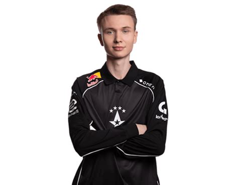 2025年device的cs2设置、十字准星、灵敏度和配置：启动选项、视频、鼠标和硬件