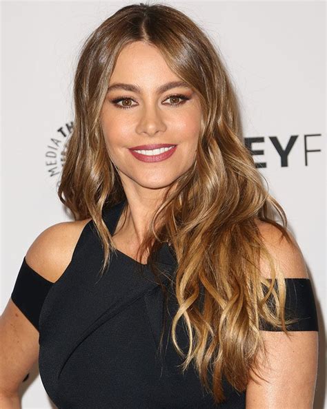 Sofia Vergara S Red Lipstick And Long Blonde Wavy Hair Artofit