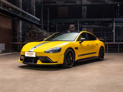 2025款小米SU7 Ultra参配信息 2025款小米SU7 Ultra参数配置表详细介绍 2025款小米SU7 Ultra报价 油耗 动力详解 太平洋汽车