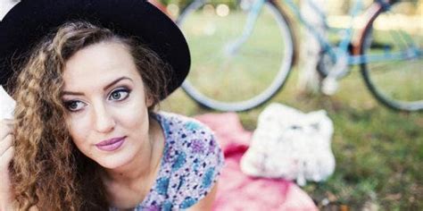 The 7 Hard Stages Of Falling In Love With A Narcissist Yourtango